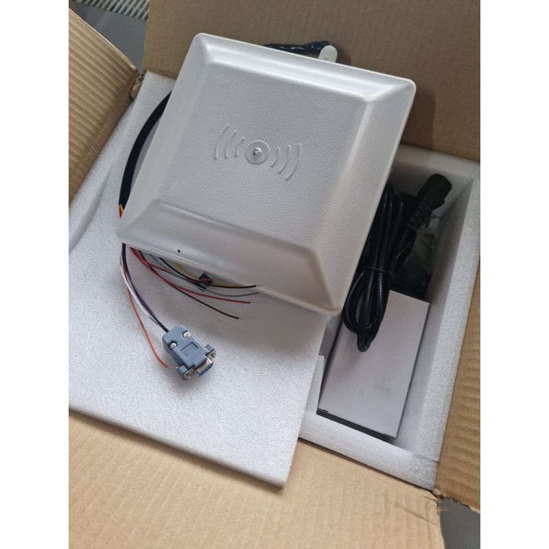 Cititor RFID UHF de distanta medie