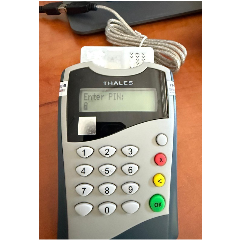 Cititor de carduri si carti de identitate Thales IDBridge CT700